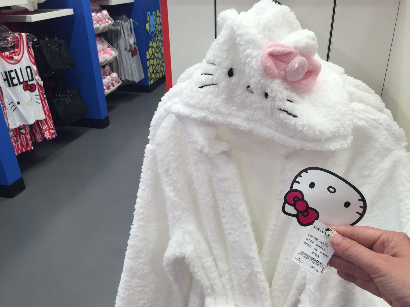 Hello Kitty store now open at Universal Orlando