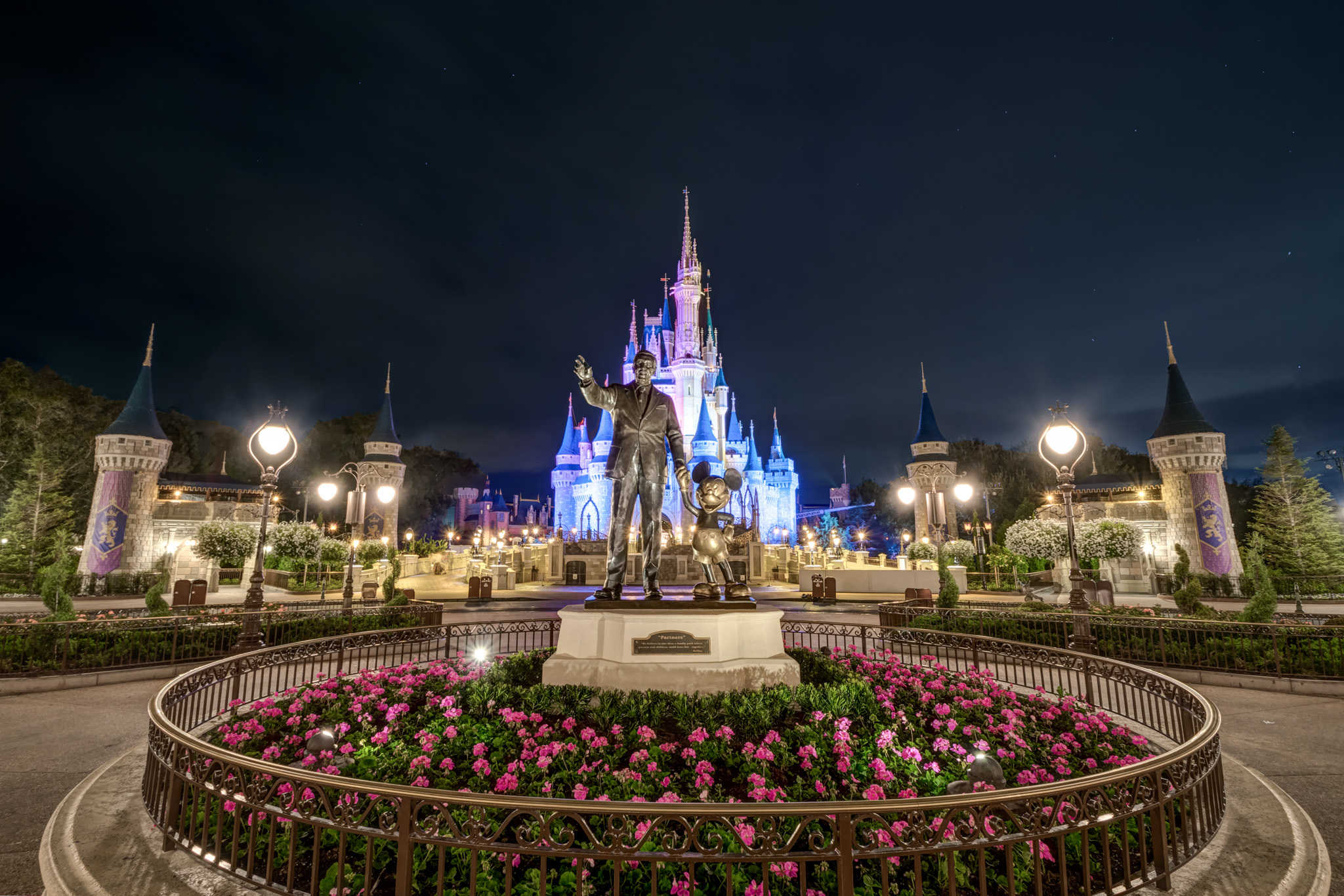 6 beautiful photos of Cinderella Castle at Disney World