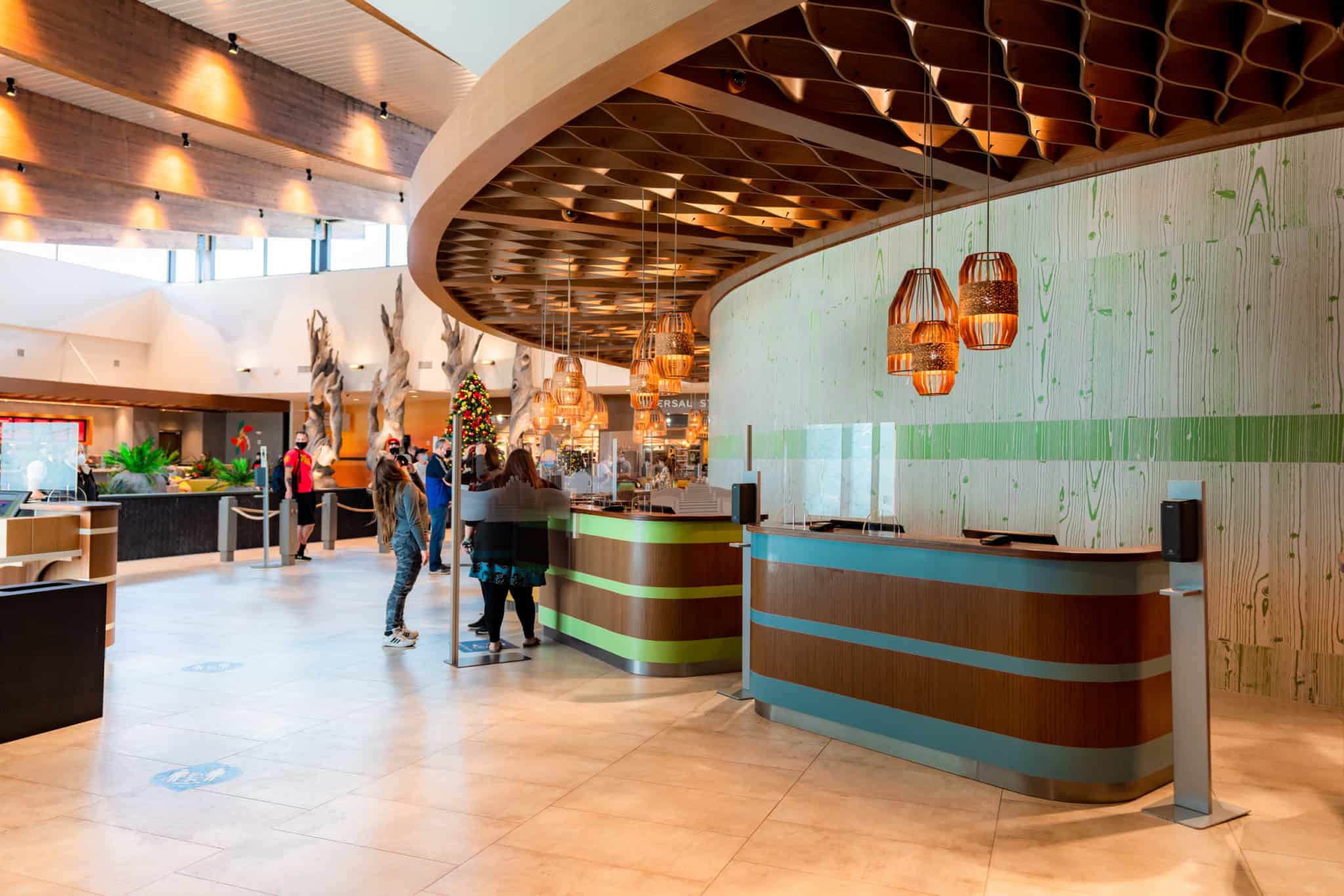 Universal Endless Summer Resort – Dockside Inn and Suites: Public ...