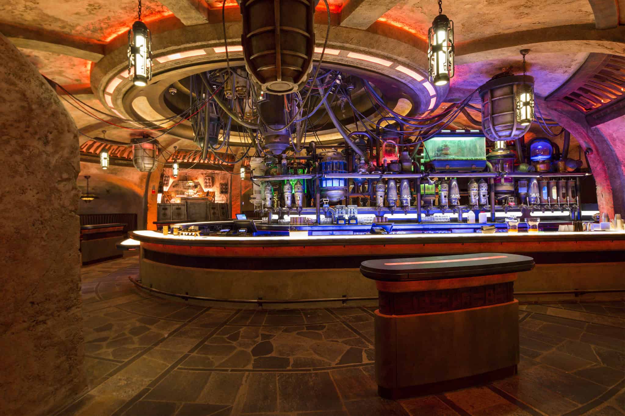 Oga's Cantina in Star Wars: Galaxy's Edge at Disney World's Hollywood ...