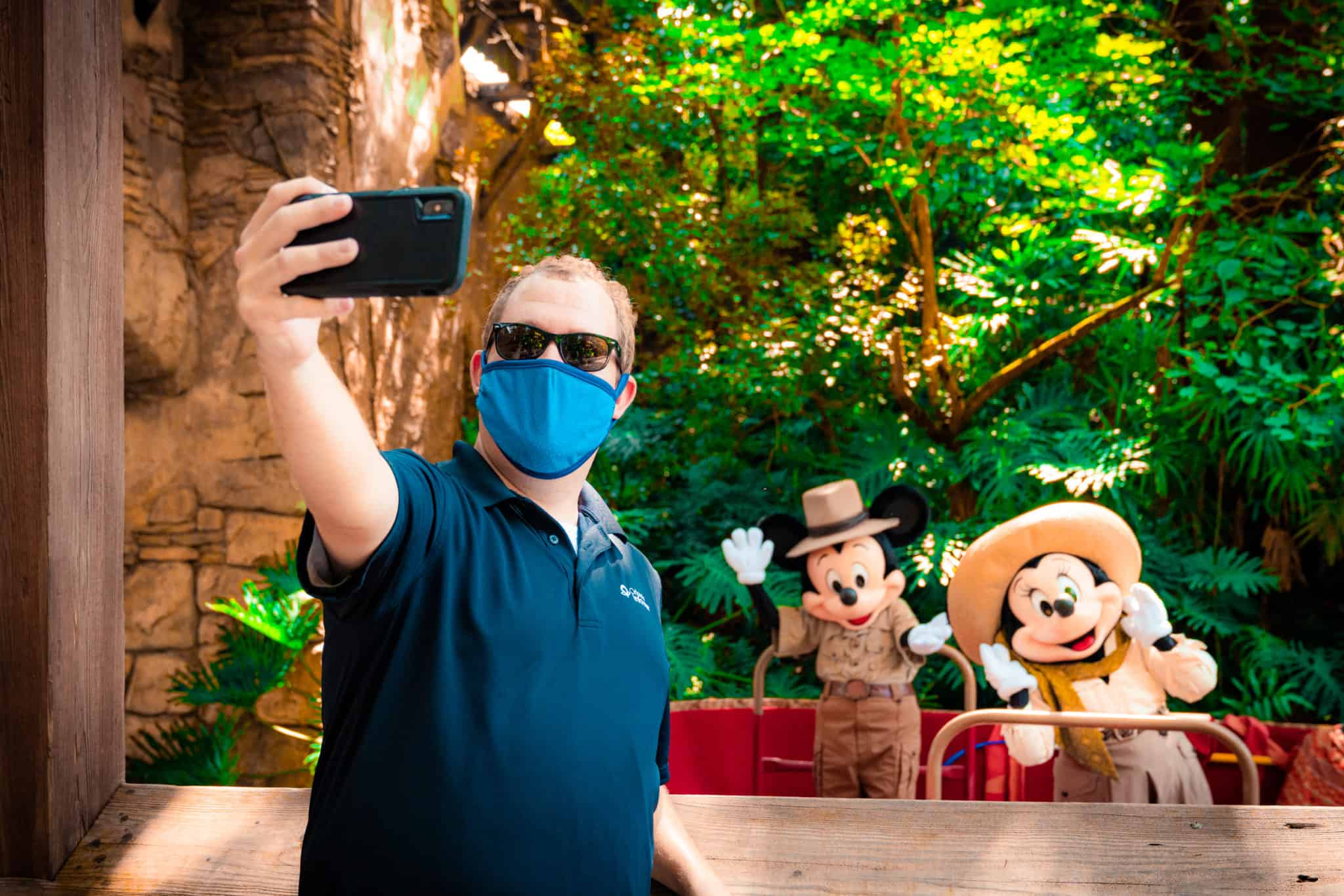 Hugs for Mickey Mouse, EPCOT Announcements, and Curtain Call for Mardi ...