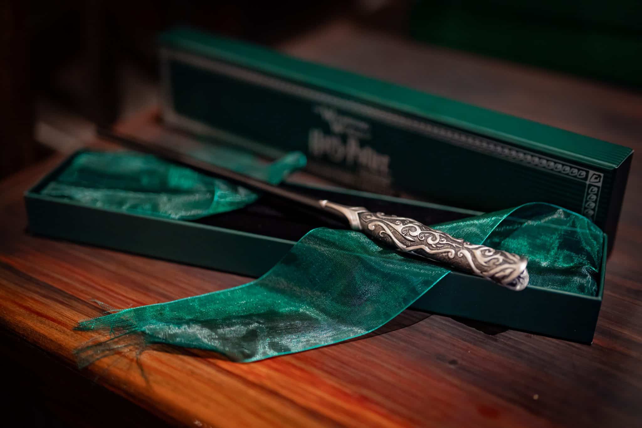 Best Holiday Gifts for Theme Park Fans – A Comprehensive Guide