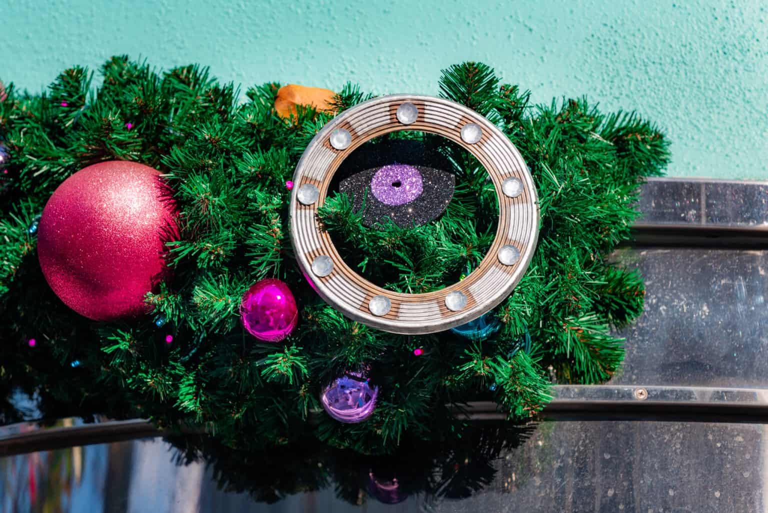 Universal Orlando's Holiday Ornaments: A Tribute to Historical Park ...