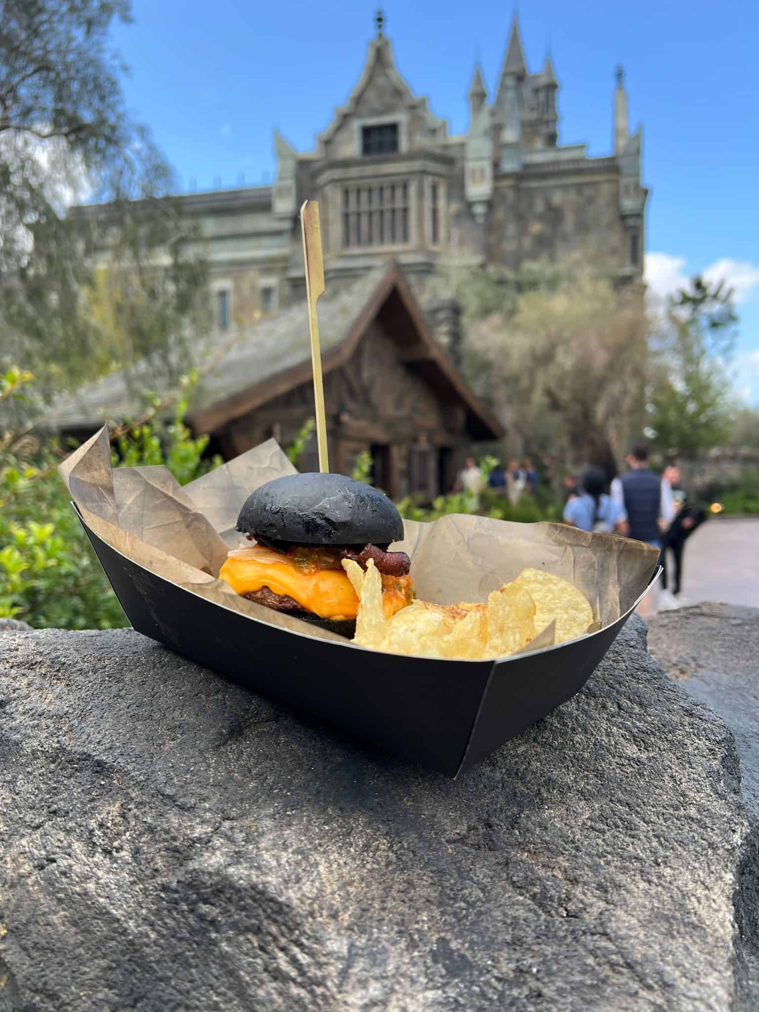 The Burning Blade Tavern (quick-service) at Universal Epic Universe ...